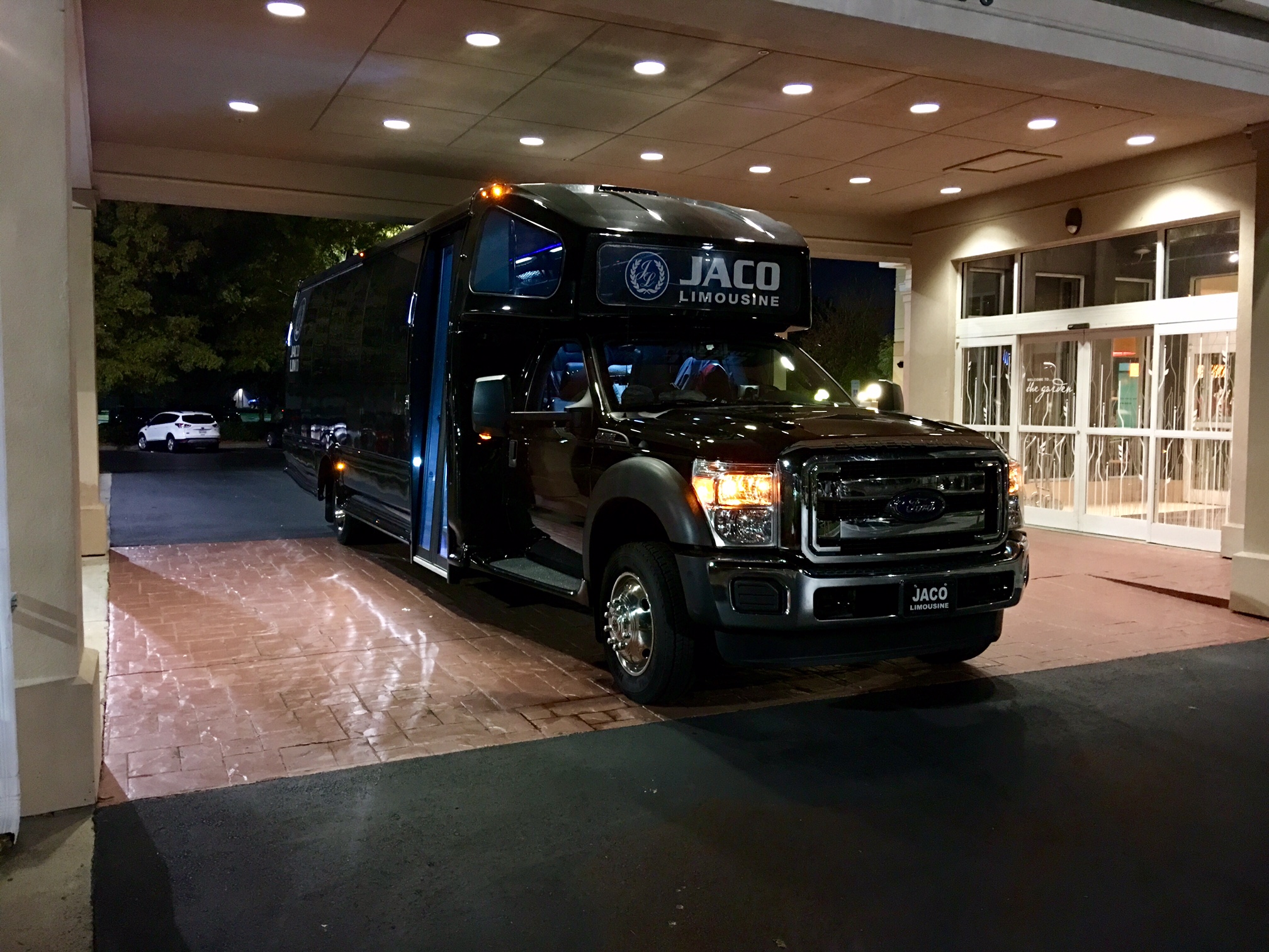 JACO_Limo_31_Passenger_Executive_Shuttle_Bus | JACO Limousine ...